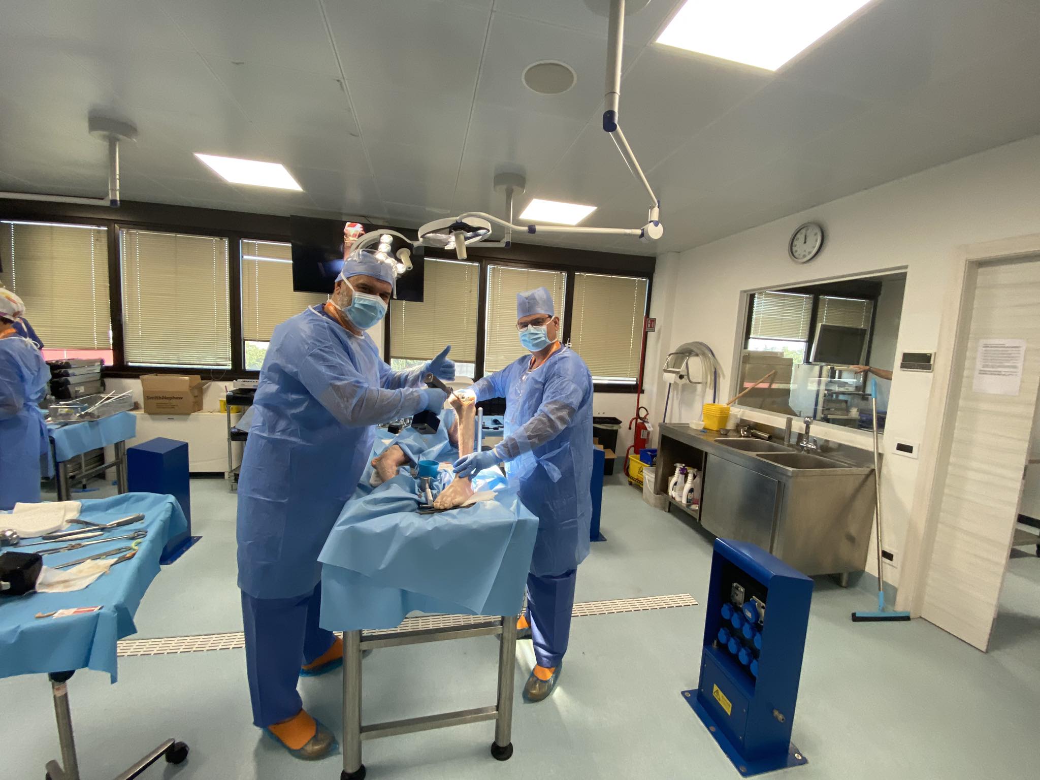 Αθροπλαστική ισχίου ALMIS σε νέους ασθενείς Αρθροπλαστική Γόνατος ...